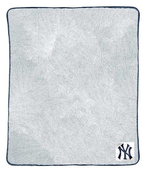 Northwest MLB New York Yankees Two-Tone Sherpa Throw - Fan Gear
